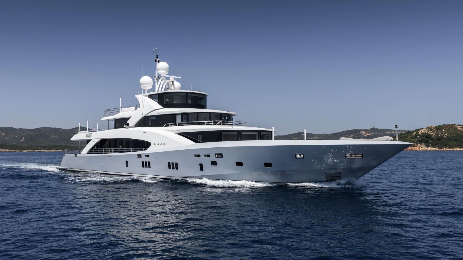 50m Couach motor yacht Belongers sold